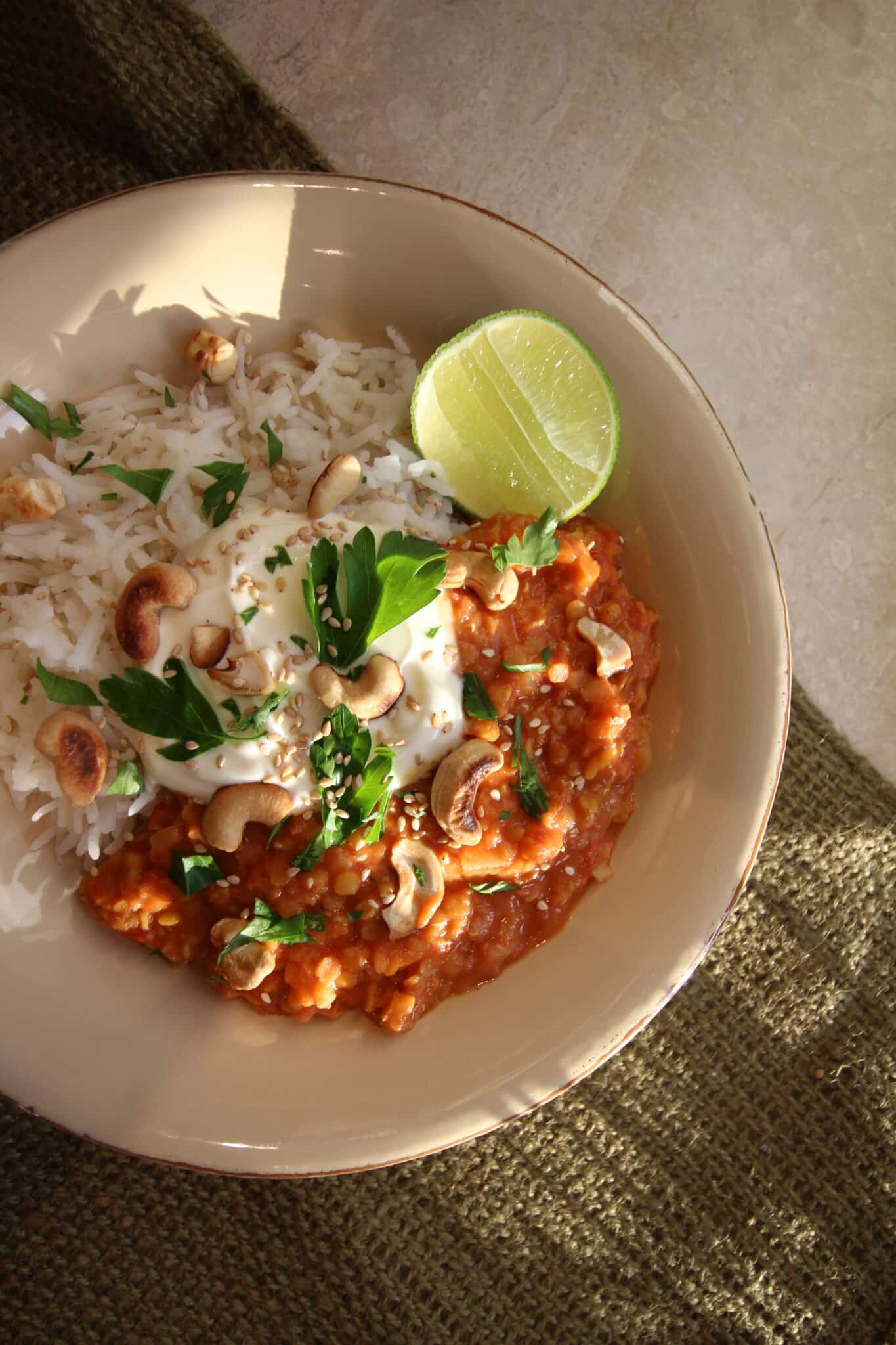 Dhal med tomater og kokosmælk - Amor's Madklub